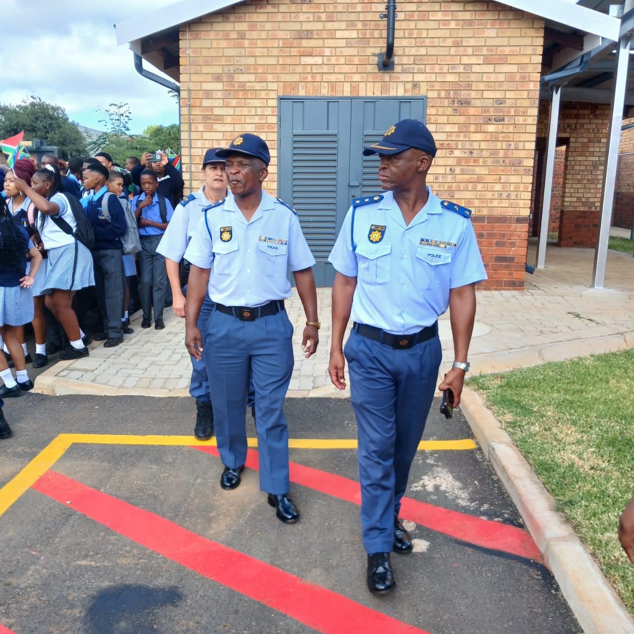 SAPS increase visibility as the new school opens in Rust-Ter-Vaal ...